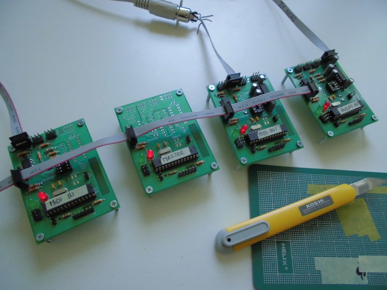I2C Daisy-Chain Module (“Zauberkästchen”) – Andyland